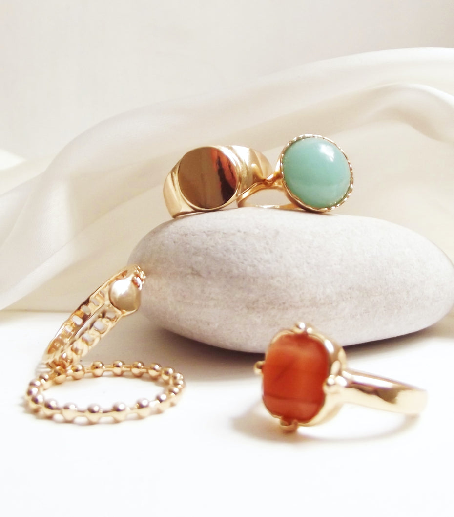 The Do's and Don'ts of Jewelry at Work: Everything You Need to Know ...