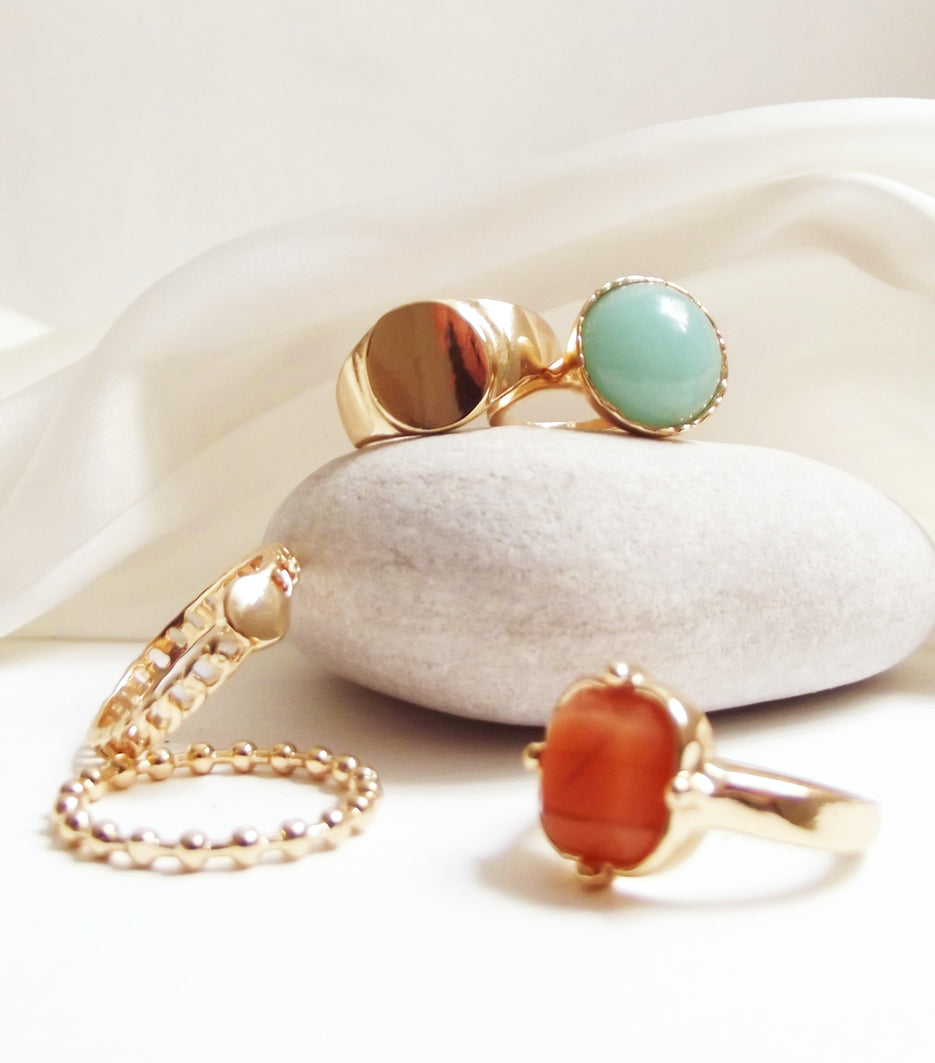 The Do's and Don'ts of Jewelry at Work: Everything You Need to Know ...